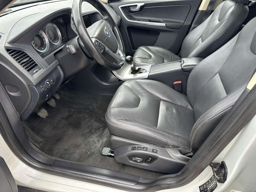 Zaļš Volvo XC60 2012 Alīta, ar dzinēja tilpumu 2.40 L un nobraukumu 240 tūkst. km par 9700 €, foto 8 vietnē AUTOMOTO.COM.LV