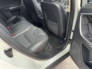 Zaļš Volvo XC60 2012 Alīta, ar dzinēja tilpumu 2.40 L un nobraukumu 240 tūkst. km par 9700 €, foto 9 vietnē AUTOMOTO.COM.LV