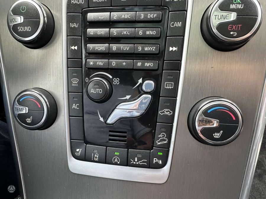 Zaļš Volvo XC60 2012 Alīta, ar dzinēja tilpumu 2.40 L un nobraukumu 240 tūkst. km par 9700 €, foto 18 vietnē AUTOMOTO.COM.LV