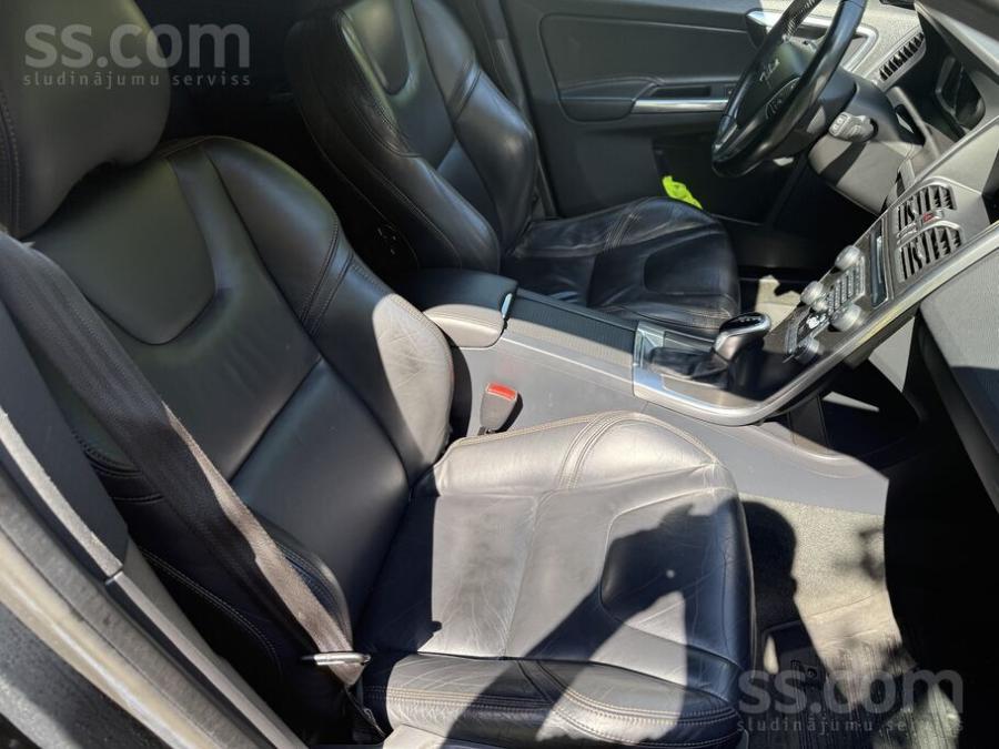 Zaļš Volvo XC60 2013 Rīga, ar dzinēja tilpumu 2.00 L un nobraukumu 285 tūkst. km par 12350 €, foto 9 vietnē AUTOMOTO.COM.LV