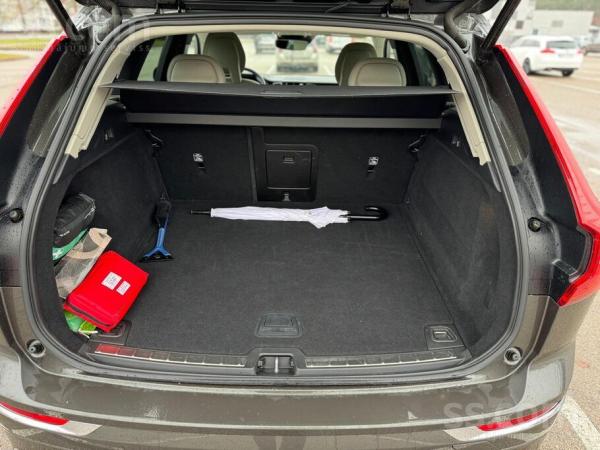 Green Volvo XC60 2017 in Riga, with an engine capacity of 2.00 L and mileage of 189 thousand km for 17500 €, photo 10 on AUTOMOTO.COM.LV