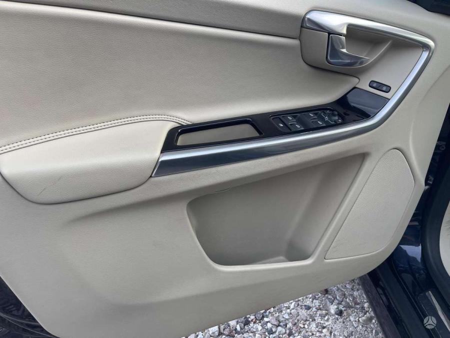 Zaļš Volvo XC60 2017 Kauņa, ar dzinēja tilpumu 1.97 L un nobraukumu 210 tūkst. km par 10700 €, foto 15 vietnē AUTOMOTO.COM.LV