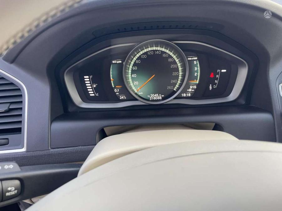 Zaļš Volvo XC60 2017 Kauņa, ar dzinēja tilpumu 1.97 L un nobraukumu 210 tūkst. km par 10700 €, foto 24 vietnē AUTOMOTO.COM.LV