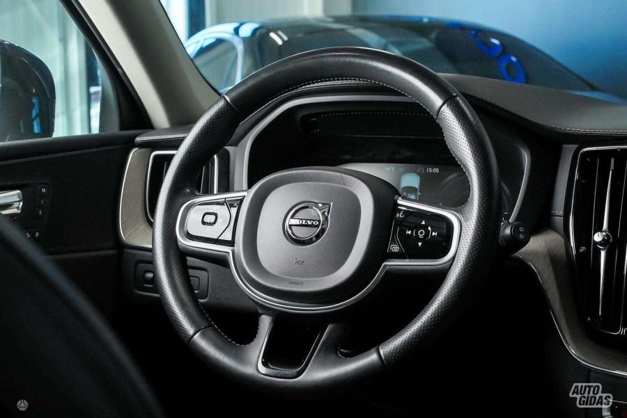 Zaļš Volvo XC60 2018 Marijampole, ar dzinēja tilpumu 2.00 L un nobraukumu 282 tūkst. km par 19250 €, foto 19 vietnē AUTOMOTO.COM.LV