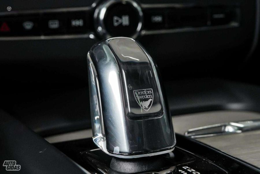 Zaļš Volvo XC60 2018 Marijampole, ar dzinēja tilpumu 2.00 L un nobraukumu 282 tūkst. km par 19250 €, foto 24 vietnē AUTOMOTO.COM.LV
