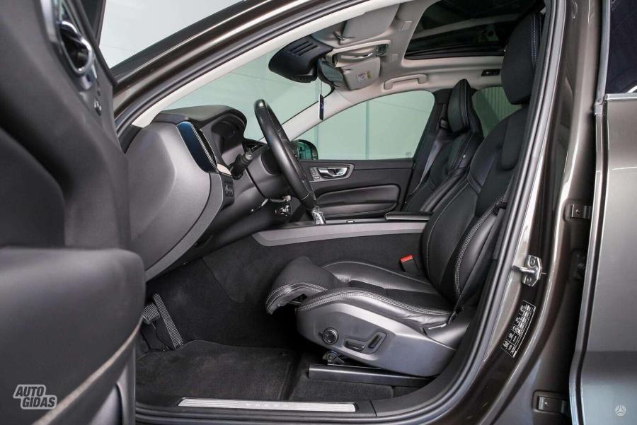 Zaļš Volvo XC60 2018 Marijampole, ar dzinēja tilpumu 2.00 L un nobraukumu 282 tūkst. km par 19250 €, foto 26 vietnē AUTOMOTO.COM.LV