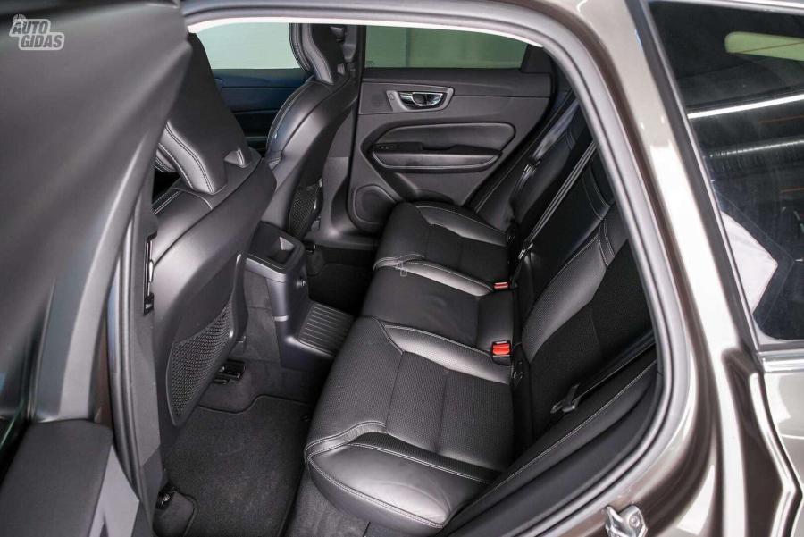 Zaļš Volvo XC60 2018 Marijampole, ar dzinēja tilpumu 2.00 L un nobraukumu 282 tūkst. km par 19250 €, foto 33 vietnē AUTOMOTO.COM.LV