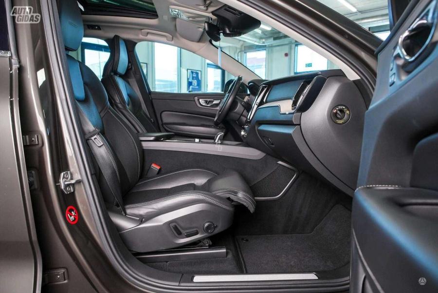 Zaļš Volvo XC60 2018 Marijampole, ar dzinēja tilpumu 2.00 L un nobraukumu 282 tūkst. km par 19250 €, foto 36 vietnē AUTOMOTO.COM.LV