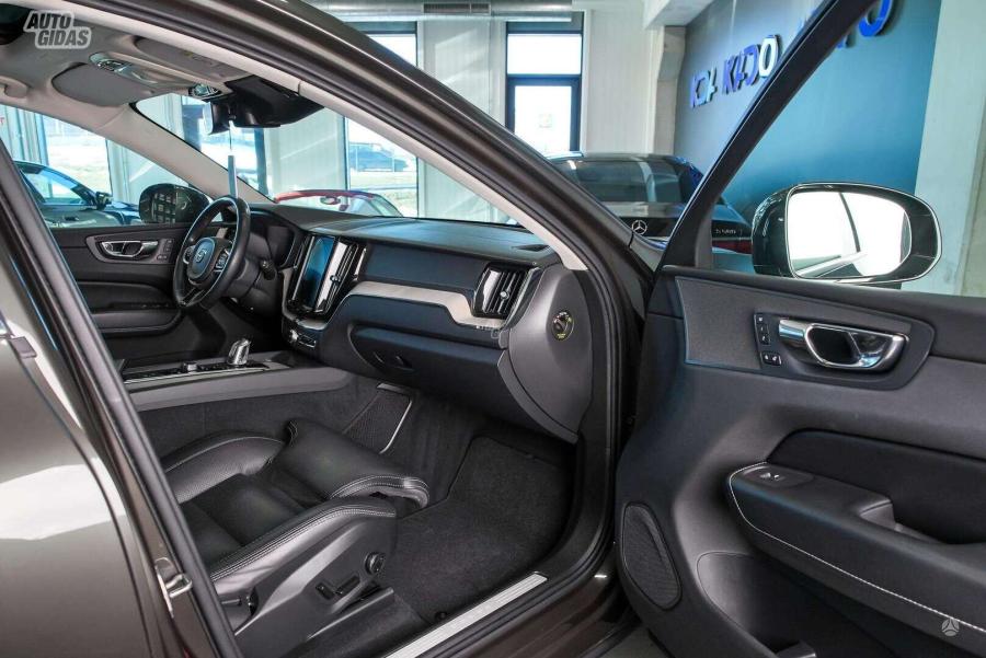 Zaļš Volvo XC60 2018 Marijampole, ar dzinēja tilpumu 2.00 L un nobraukumu 282 tūkst. km par 19250 €, foto 37 vietnē AUTOMOTO.COM.LV