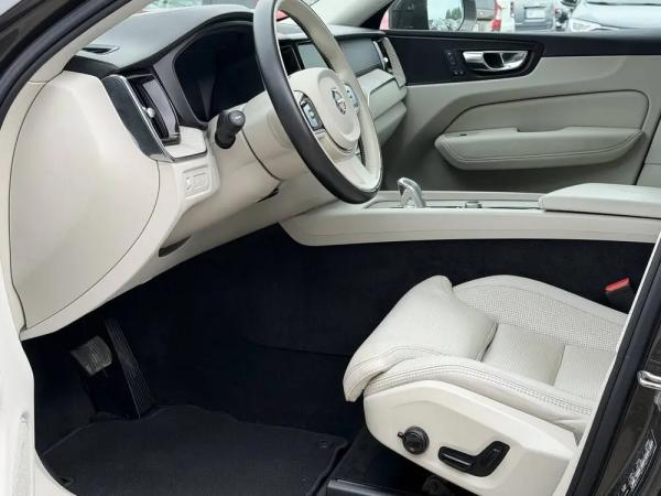 Green Volvo XC60 2018 in Riga, with an engine capacity of 2.00 L and mileage of 176 thousand km for 24500 €, photo 7 on AUTOMOTO.COM.LV