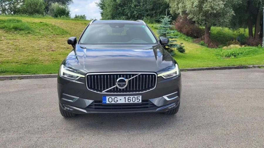 Green Volvo XC60 2018 in Riga, with an engine capacity of 2.00 L and mileage of 233 thousand km for 19500 €, photo 3 on AUTOMOTO.COM.LV