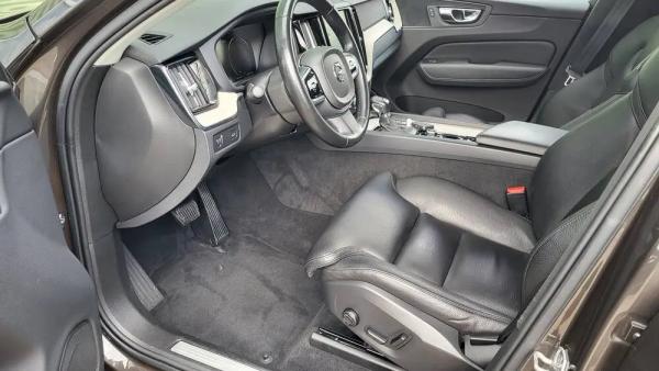 Green Volvo XC60 2018 in Riga, with an engine capacity of 2.00 L and mileage of 233 thousand km for 19500 €, photo 5 on AUTOMOTO.COM.LV
