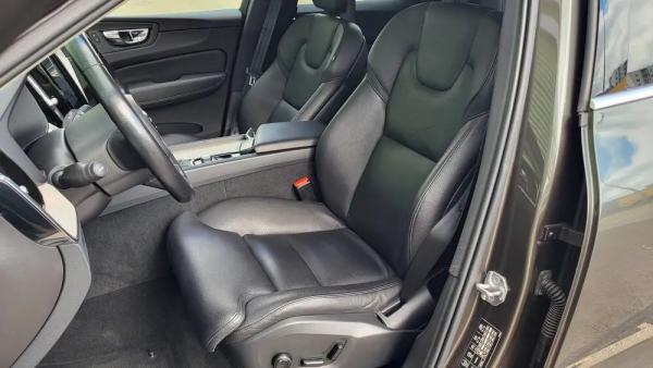 Green Volvo XC60 2018 in Riga, with an engine capacity of 2.00 L and mileage of 233 thousand km for 19500 €, photo 7 on AUTOMOTO.COM.LV