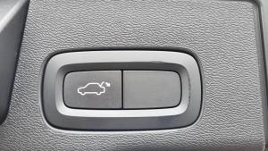Green Volvo XC60 2018 in Riga, with an engine capacity of 2.00 L and mileage of 233 thousand km for 19500 €, photo 16 on AUTOMOTO.COM.LV