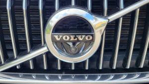 Green Volvo XC60 2018 in Riga, with an engine capacity of 2.00 L and mileage of 233 thousand km for 19500 €, photo 17 on AUTOMOTO.COM.LV