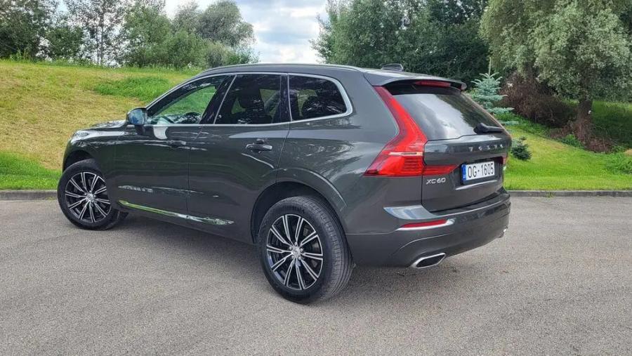Green Volvo XC60 2018 in Riga, with an engine capacity of 2.00 L and mileage of 233 thousand km for 19500 €, photo 18 on AUTOMOTO.COM.LV