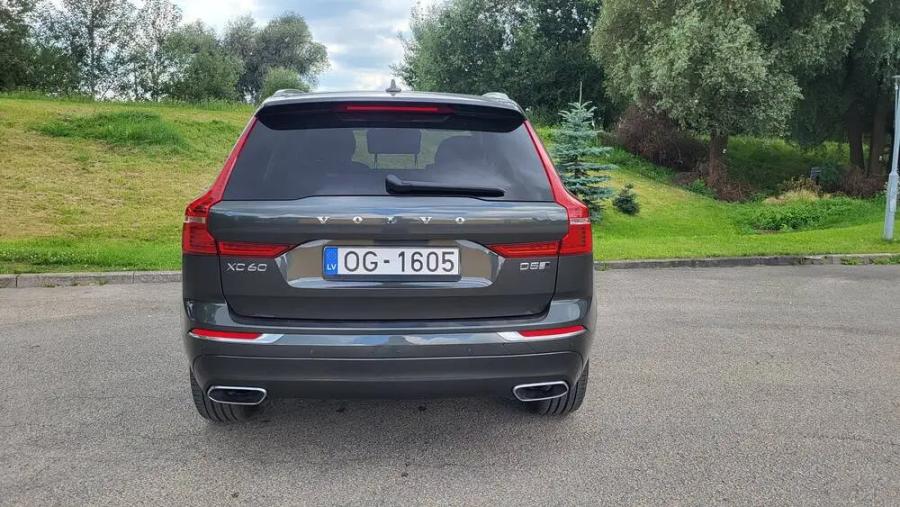 Green Volvo XC60 2018 in Riga, with an engine capacity of 2.00 L and mileage of 233 thousand km for 19500 €, photo 19 on AUTOMOTO.COM.LV