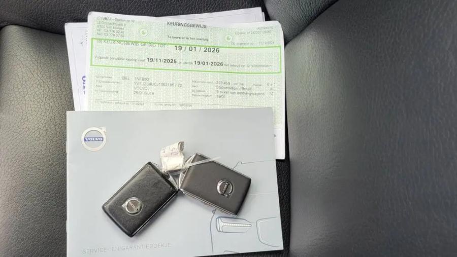 Green Volvo XC60 2018 in Riga, with an engine capacity of 2.00 L and mileage of 233 thousand km for 19500 €, photo 26 on AUTOMOTO.COM.LV