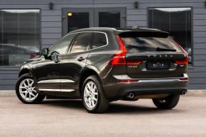 Green Volvo XC60 2018 in Jelgava, with an engine capacity of 2.00 L and mileage of 80 thousand km for 29950 €, photo 3 on AUTOMOTO.COM.LV