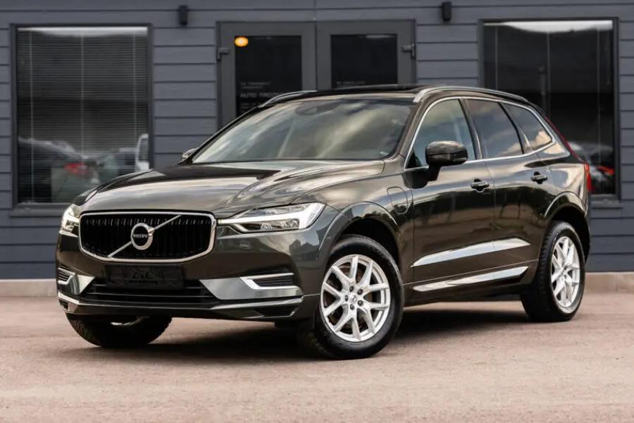 Green Volvo XC60 2018 in Jelgava, with an engine capacity of 2.00 L and mileage of 80 thousand km for 29950 €, photo 4 on AUTOMOTO.COM.LV