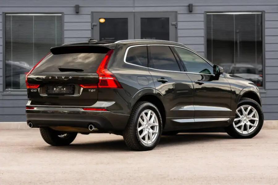 Green Volvo XC60 2018 in Jelgava, with an engine capacity of 2.00 L and mileage of 80 thousand km for 29950 €, photo 5 on AUTOMOTO.COM.LV