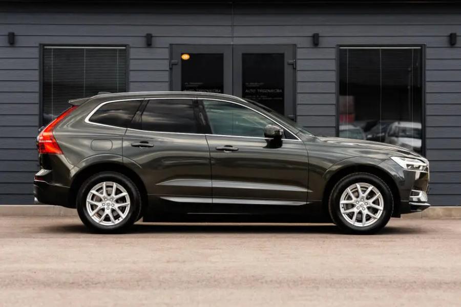 Green Volvo XC60 2018 in Jelgava, with an engine capacity of 2.00 L and mileage of 80 thousand km for 29950 €, photo 7 on AUTOMOTO.COM.LV