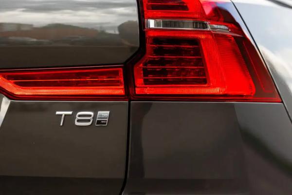 Zaļš Volvo XC60 2018 Jelgava, ar dzinēja tilpumu 2.00 L un nobraukumu 80 tūkst. km par 29950 €, foto 8 vietnē AUTOMOTO.COM.LV