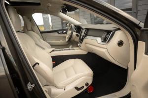 Green Volvo XC60 2018 in Jelgava, with an engine capacity of 2.00 L and mileage of 80 thousand km for 29950 €, photo 11 on AUTOMOTO.COM.LV