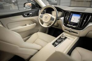 Green Volvo XC60 2018 in Jelgava, with an engine capacity of 2.00 L and mileage of 80 thousand km for 29950 €, photo 15 on AUTOMOTO.COM.LV