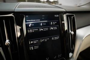 Green Volvo XC60 2018 in Jelgava, with an engine capacity of 2.00 L and mileage of 80 thousand km for 29950 €, photo 19 on AUTOMOTO.COM.LV
