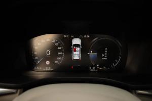 Green Volvo XC60 2018 in Jelgava, with an engine capacity of 2.00 L and mileage of 80 thousand km for 29950 €, photo 21 on AUTOMOTO.COM.LV
