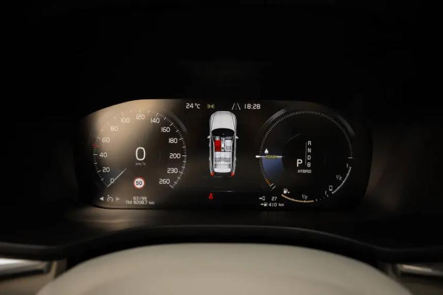 Green Volvo XC60 2018 in Jelgava, with an engine capacity of 2.00 L and mileage of 80 thousand km for 29950 €, photo 21 on AUTOMOTO.COM.LV