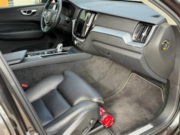 Zaļš Volvo XC60 2018 Rīga, ar dzinēja tilpumu 2.00 L un nobraukumu 166 tūkst. km par 18500 €, foto 10 vietnē AUTOMOTO.COM.LV