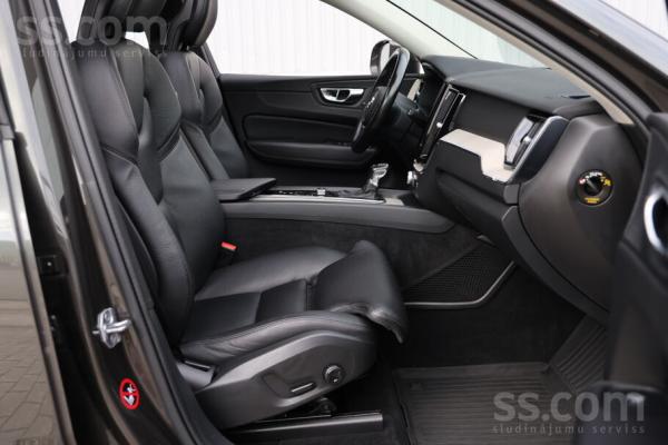 Green Volvo XC60 2018 in Tukums, with an engine capacity of 2.00 L and mileage of 253 thousand km for 22000 €, photo 6 on AUTOMOTO.COM.LV