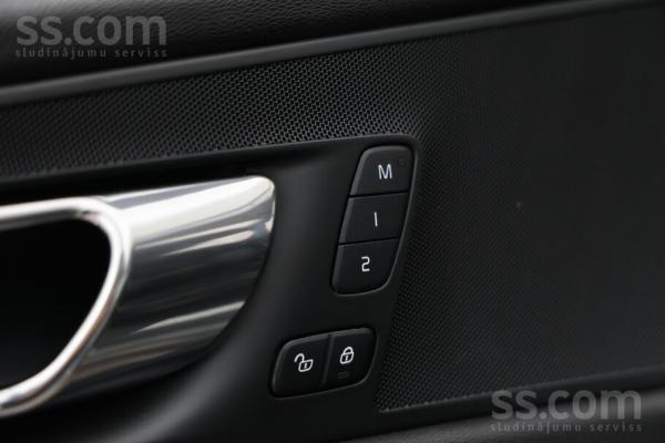 Green Volvo XC60 2018 in Tukums, with an engine capacity of 2.00 L and mileage of 253 thousand km for 22000 €, photo 10 on AUTOMOTO.COM.LV