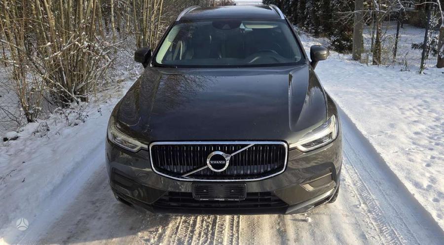 Green Volvo XC60 2019 in Panevezys, with an engine capacity of 1.97 L and mileage of 300 thousand km for 16200 €, photo 1 on AUTOMOTO.COM.LV