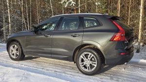 Green Volvo XC60 2019 in Panevezys, with an engine capacity of 1.97 L and mileage of 300 thousand km for 16200 €, photo 2 on AUTOMOTO.COM.LV