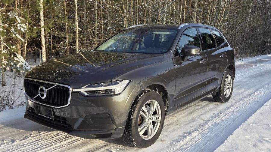 Green Volvo XC60 2019 in Panevezys, with an engine capacity of 1.97 L and mileage of 300 thousand km for 16200 €, photo 8 on AUTOMOTO.COM.LV