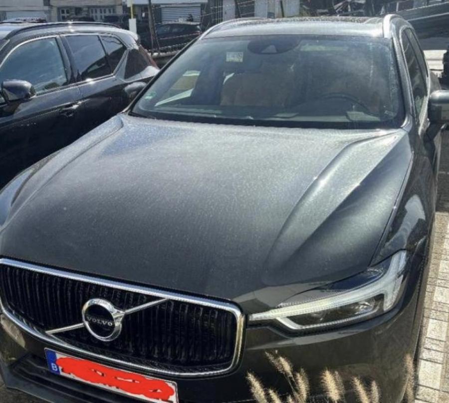 Green Volvo XC60 2019 in Riga, with an engine capacity of 2.00 L and mileage of 196 thousand km for 20995 €, photo 1 on AUTOMOTO.COM.LV
