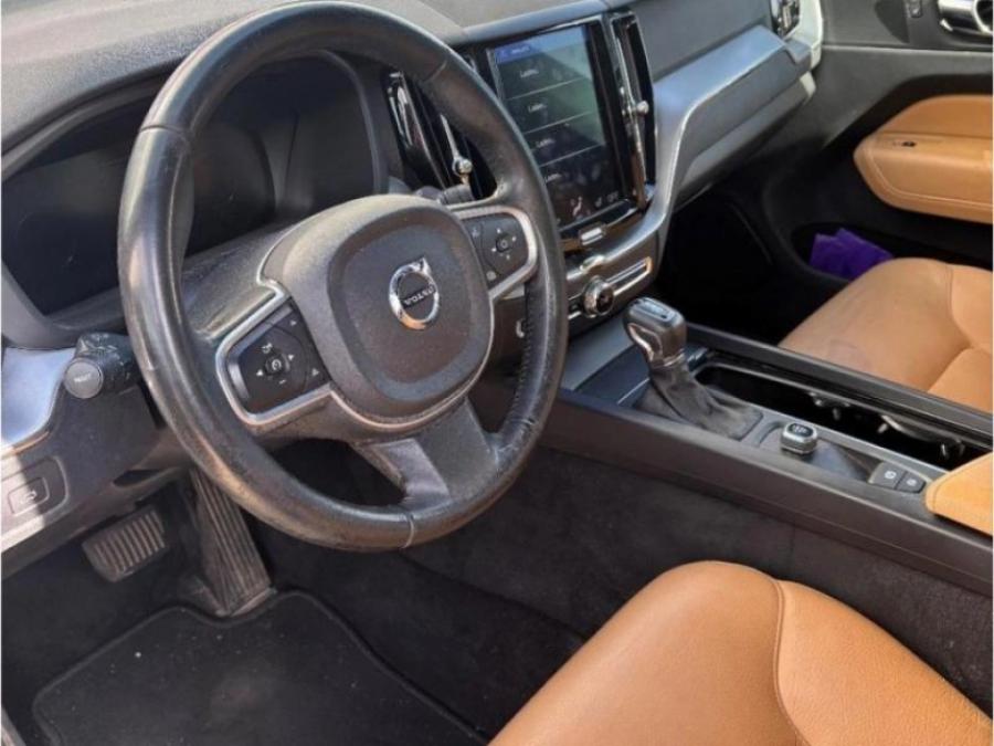 Green Volvo XC60 2019 in Riga, with an engine capacity of 2.00 L and mileage of 196 thousand km for 20995 €, photo 4 on AUTOMOTO.COM.LV