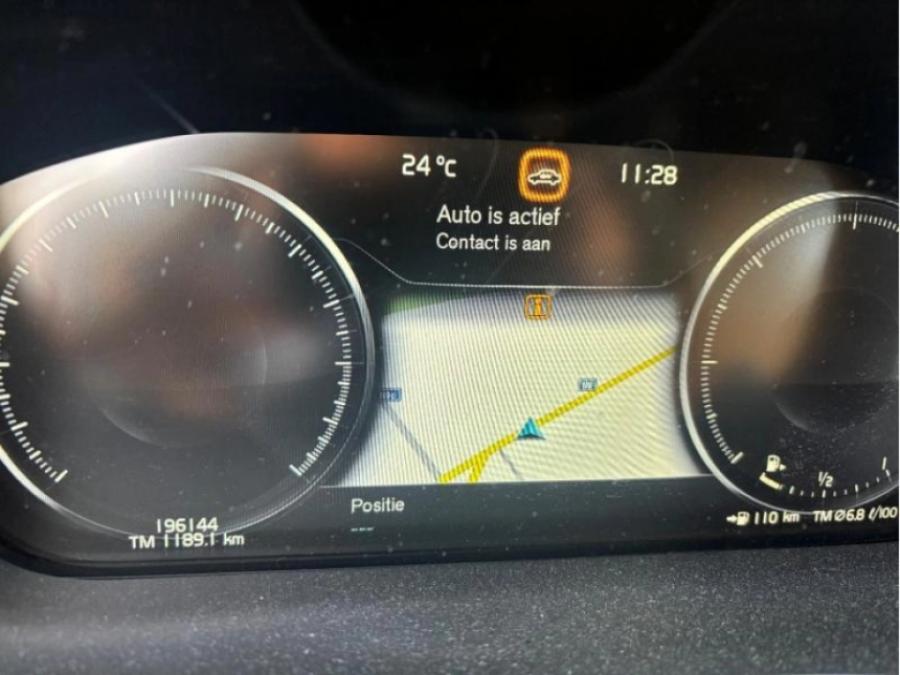 Green Volvo XC60 2019 in Riga, with an engine capacity of 2.00 L and mileage of 196 thousand km for 20995 €, photo 6 on AUTOMOTO.COM.LV