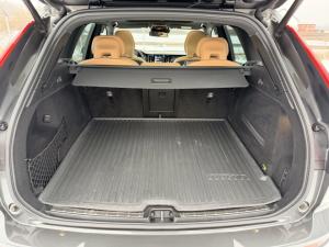Green Volvo XC60 2019 in Riga, with an engine capacity of 2.00 L and mileage of 196 thousand km for 20995 €, photo 7 on AUTOMOTO.COM.LV