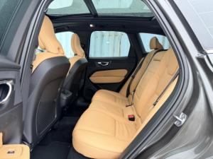 Green Volvo XC60 2019 in Riga, with an engine capacity of 2.00 L and mileage of 196 thousand km for 20995 €, photo 17 on AUTOMOTO.COM.LV