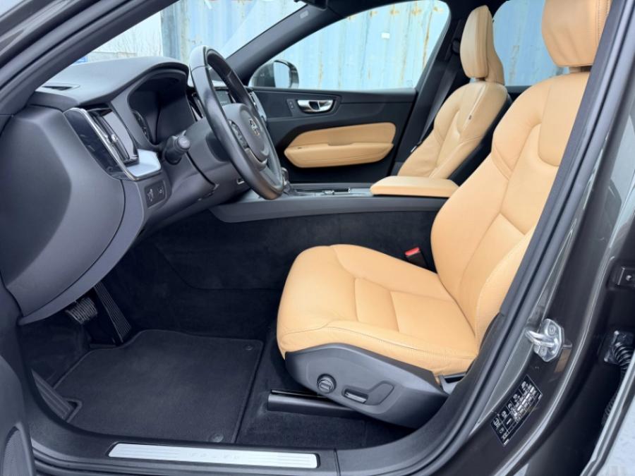Green Volvo XC60 2019 in Riga, with an engine capacity of 2.00 L and mileage of 196 thousand km for 20995 €, photo 21 on AUTOMOTO.COM.LV
