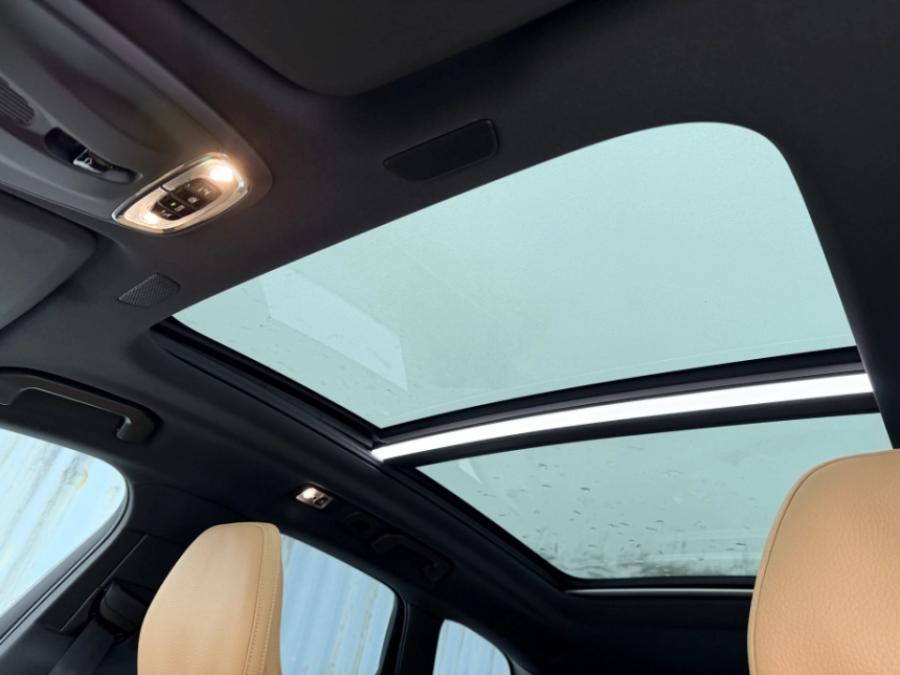 Green Volvo XC60 2019 in Riga, with an engine capacity of 2.00 L and mileage of 196 thousand km for 20995 €, photo 23 on AUTOMOTO.COM.LV