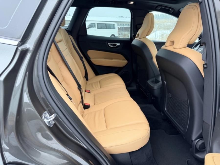 Green Volvo XC60 2019 in Riga, with an engine capacity of 2.00 L and mileage of 196 thousand km for 20995 €, photo 25 on AUTOMOTO.COM.LV