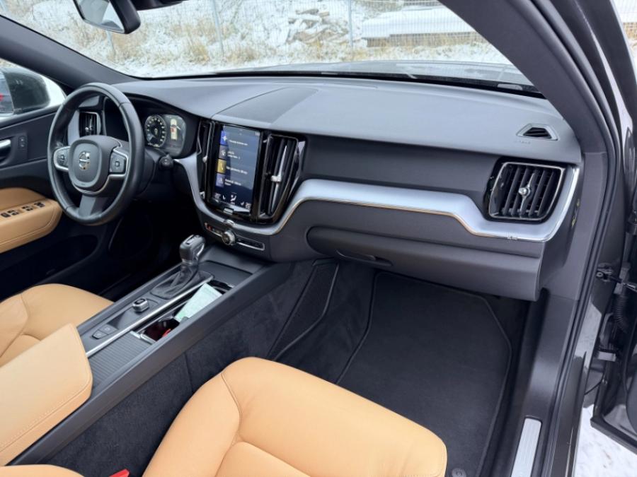 Green Volvo XC60 2019 in Riga, with an engine capacity of 2.00 L and mileage of 196 thousand km for 20995 €, photo 28 on AUTOMOTO.COM.LV