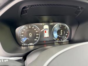 Green Volvo XC60 2019 in Riga, with an engine capacity of 2.00 L and mileage of 196 thousand km for 20995 €, photo 29 on AUTOMOTO.COM.LV