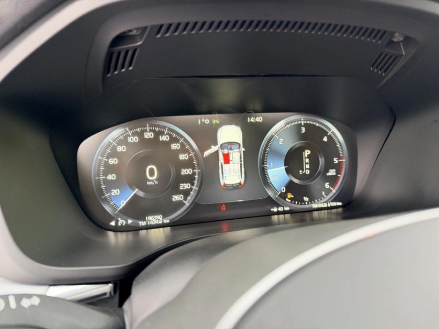 Green Volvo XC60 2019 in Riga, with an engine capacity of 2.00 L and mileage of 196 thousand km for 20995 €, photo 29 on AUTOMOTO.COM.LV