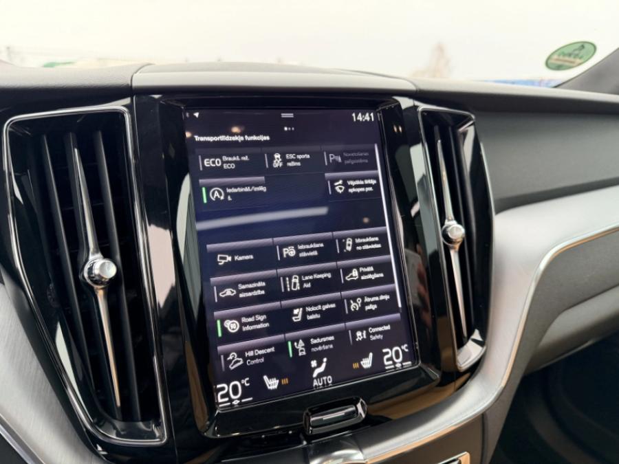 Green Volvo XC60 2019 in Riga, with an engine capacity of 2.00 L and mileage of 196 thousand km for 20995 €, photo 32 on AUTOMOTO.COM.LV